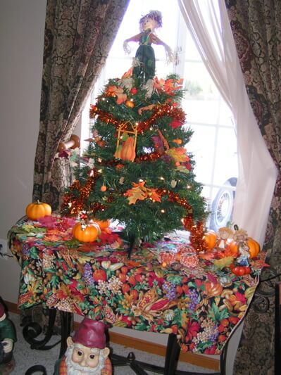 Holiday Tree - Living On A Dime